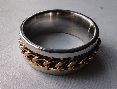 Inel de inox antistres argintiu cu lant auriu (mesh) - Bestial.ro