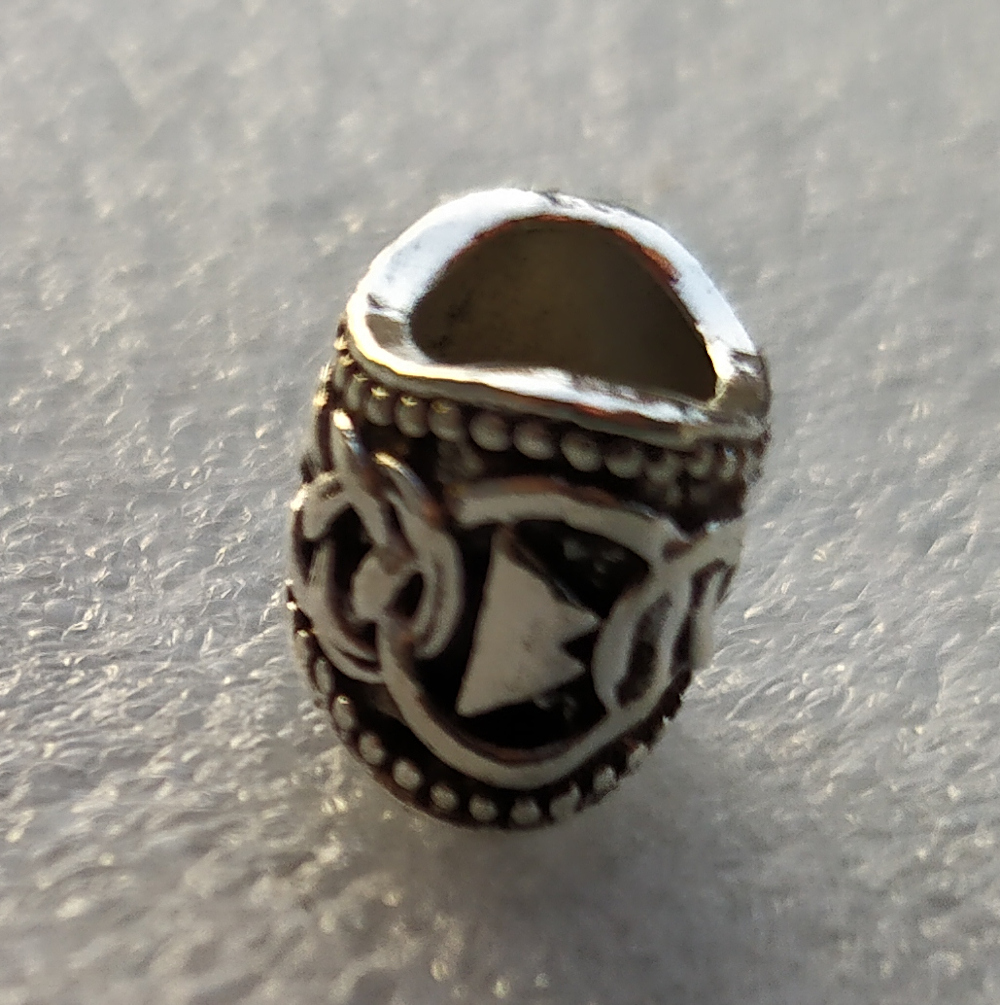 Inel argintiu mic oval pentru barba sau par Viking Rune model Berkana ...