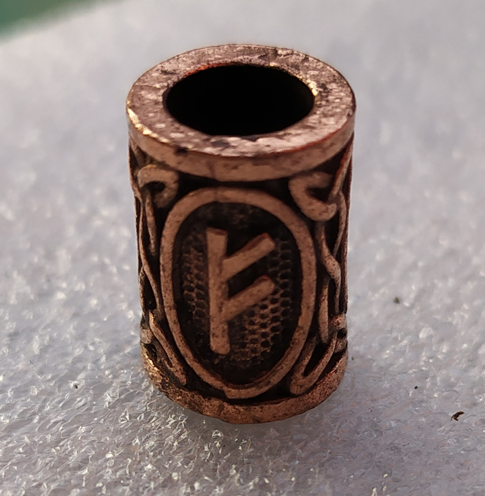 Inel caramiziu pentru barba sau par Viking Rune model Fehu (Frey ...