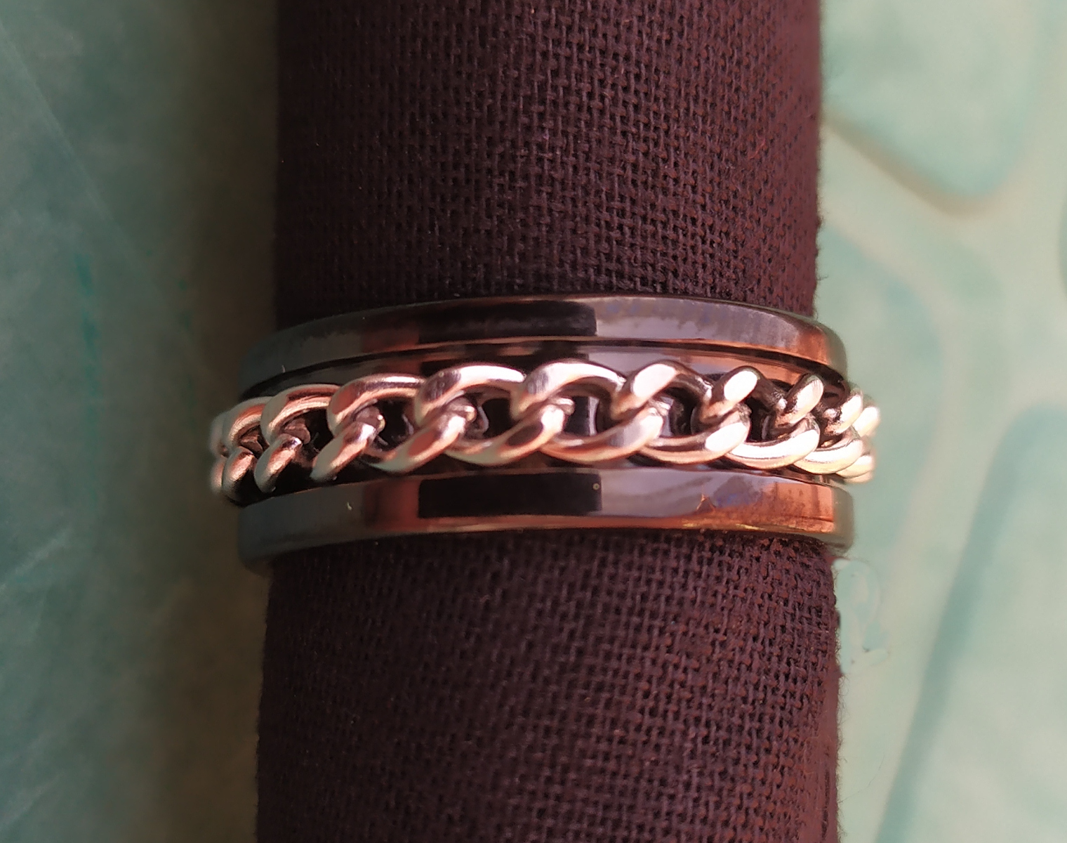 Inel de inox antistres negru cu lant argintiu (mesh) - Bestial.ro