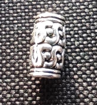 Inel mic argintiu pentru barba sau par model celtic - Bestial.ro