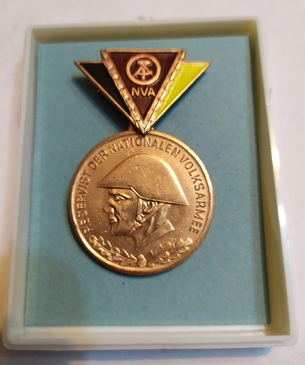 Medalie rezervist armata RDG (Reservist der Nationalen Volksarmee Art ...