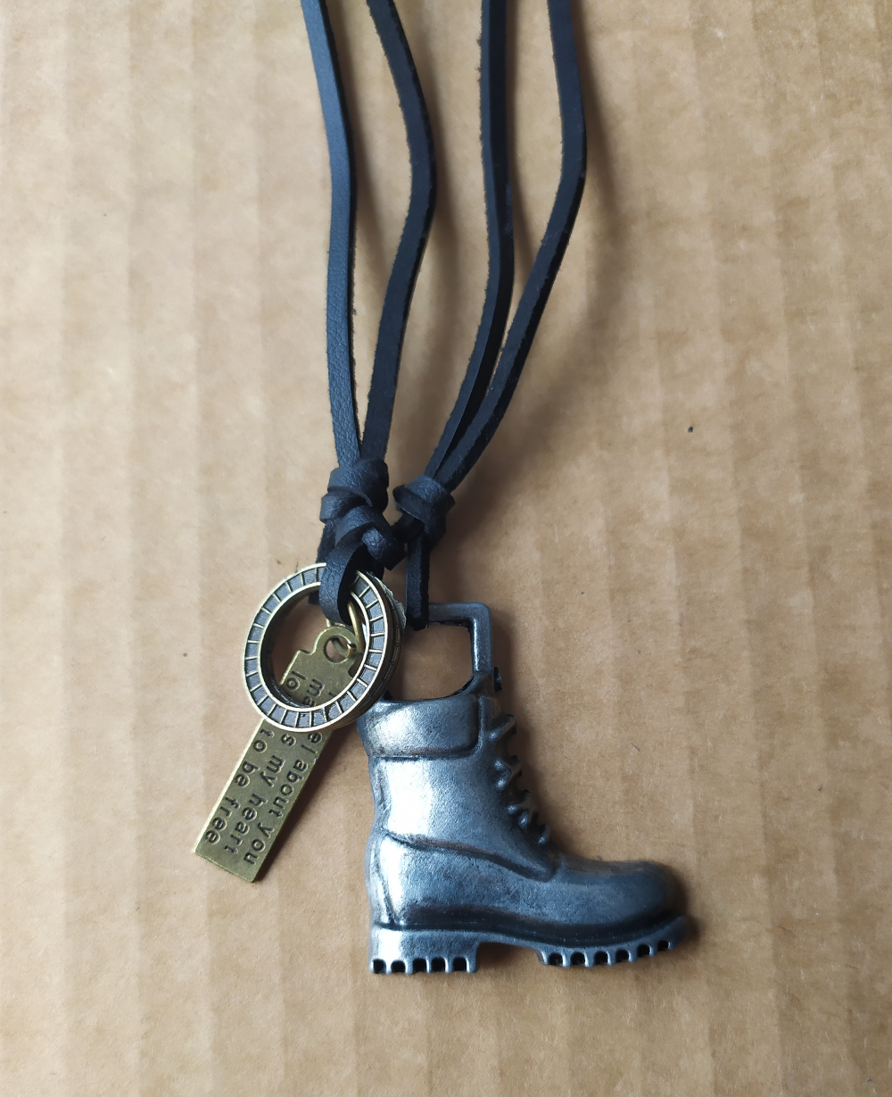 Medalion Native Art Boot - Bestial.ro