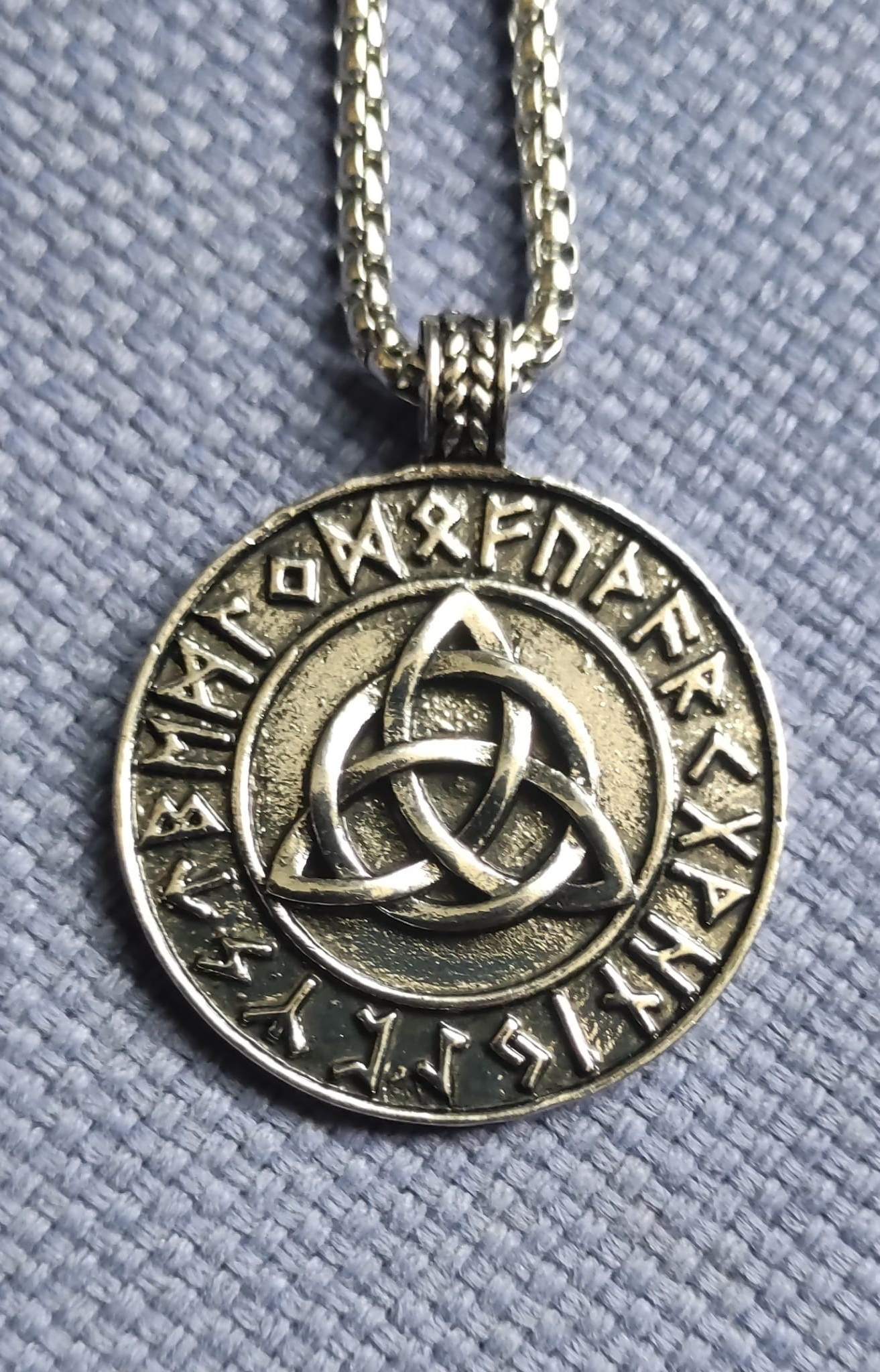 Medalion Solid Rock CELTIC KNOT - Bestial.ro