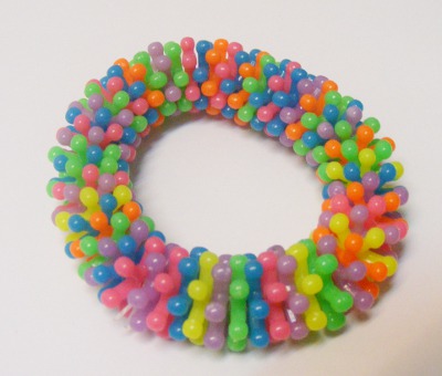 Bratara de plastic cu bilute colorate (CJL) - Bestial.ro